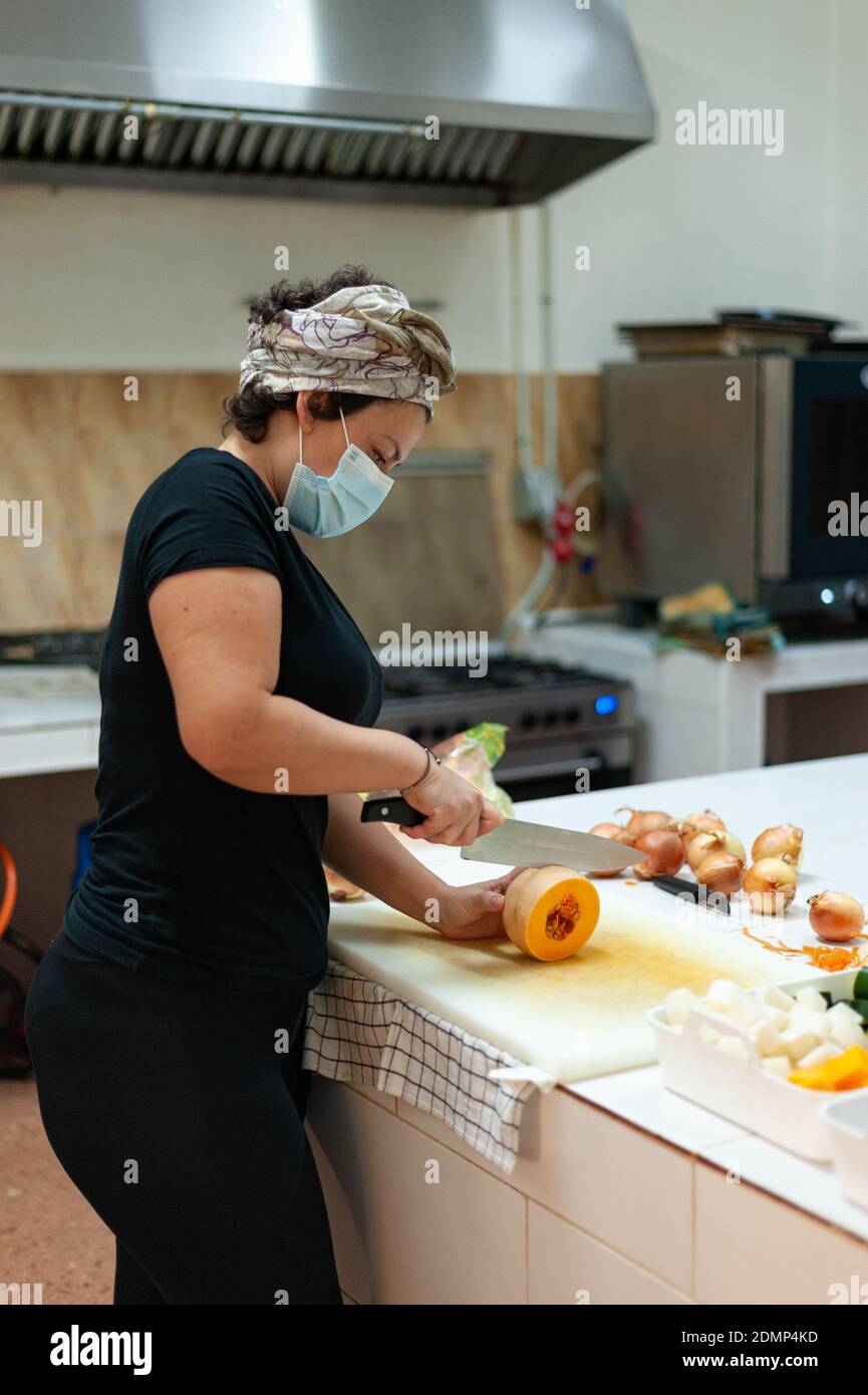 Chef wearing surgical mask cooking Stock Photo - Alamy