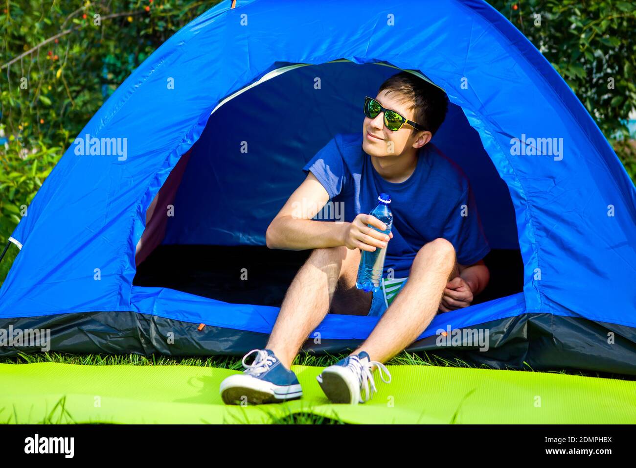 One man tent hi-res stock photography and images - Alamy
