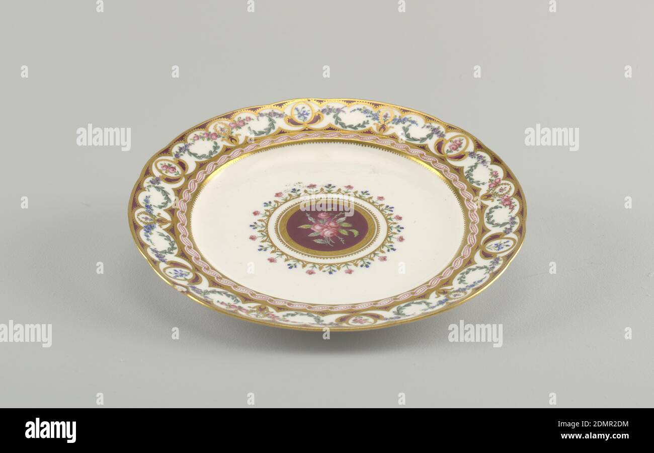 Gold rim plate hi-res stock photography and images - Alamy