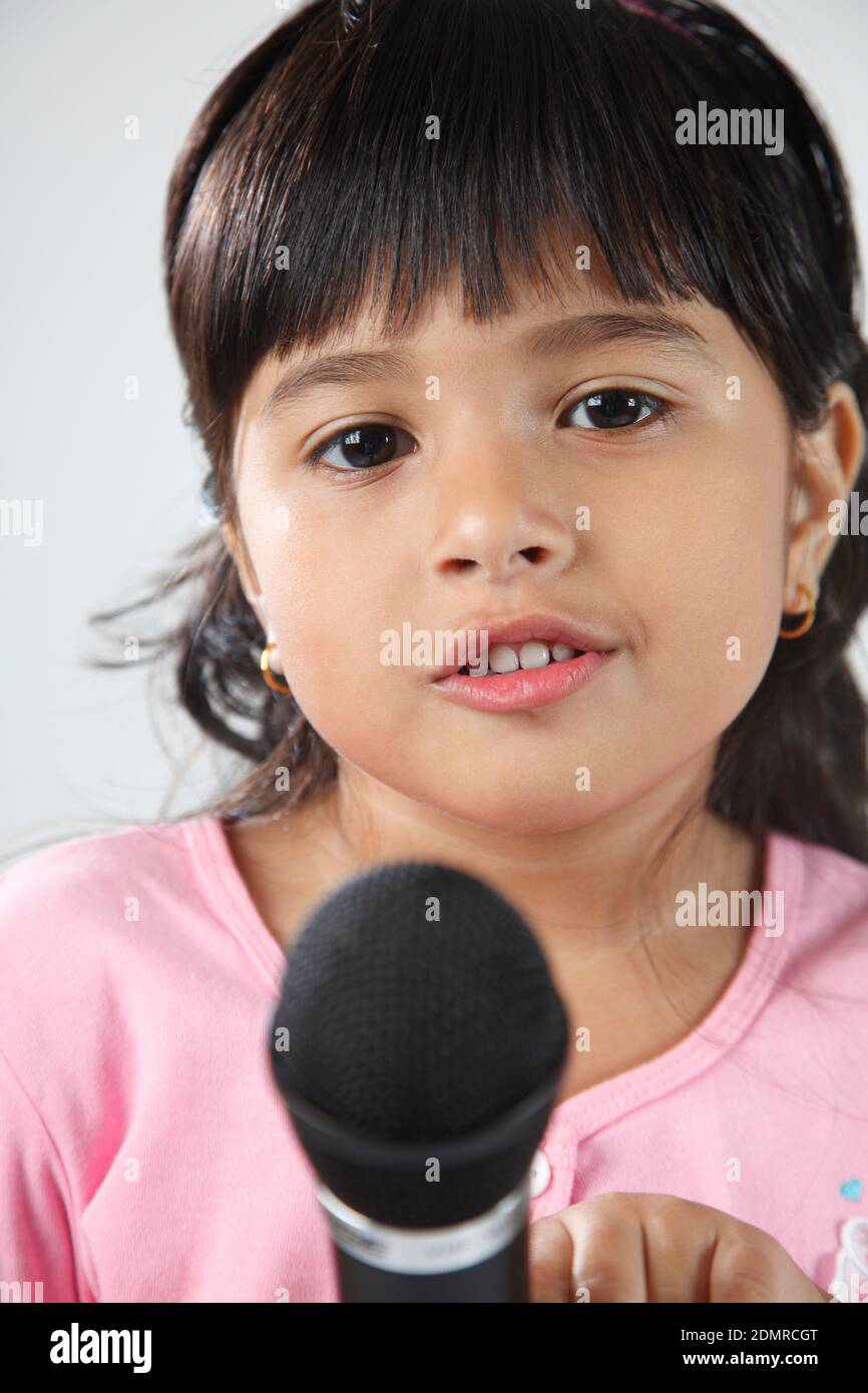 Indian girl microphone hi-res stock photography and images - Alamy