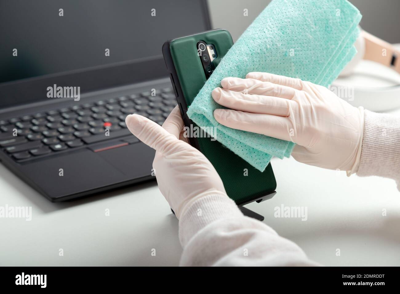 Wet cell hi-res stock photography and images - Alamy