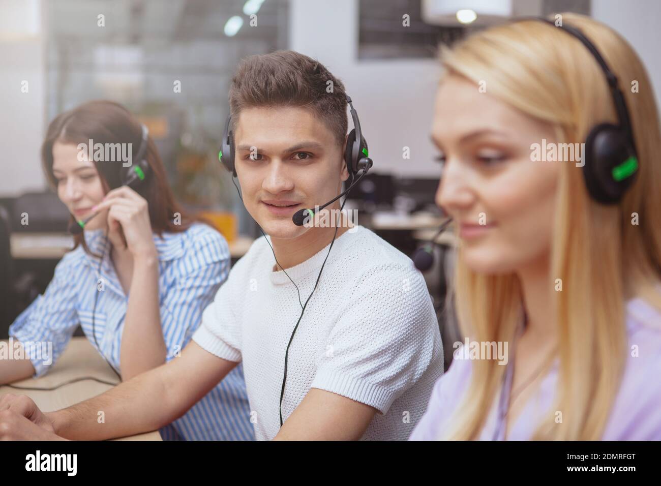 Smiling microphones hi-res stock photography and images - Alamy