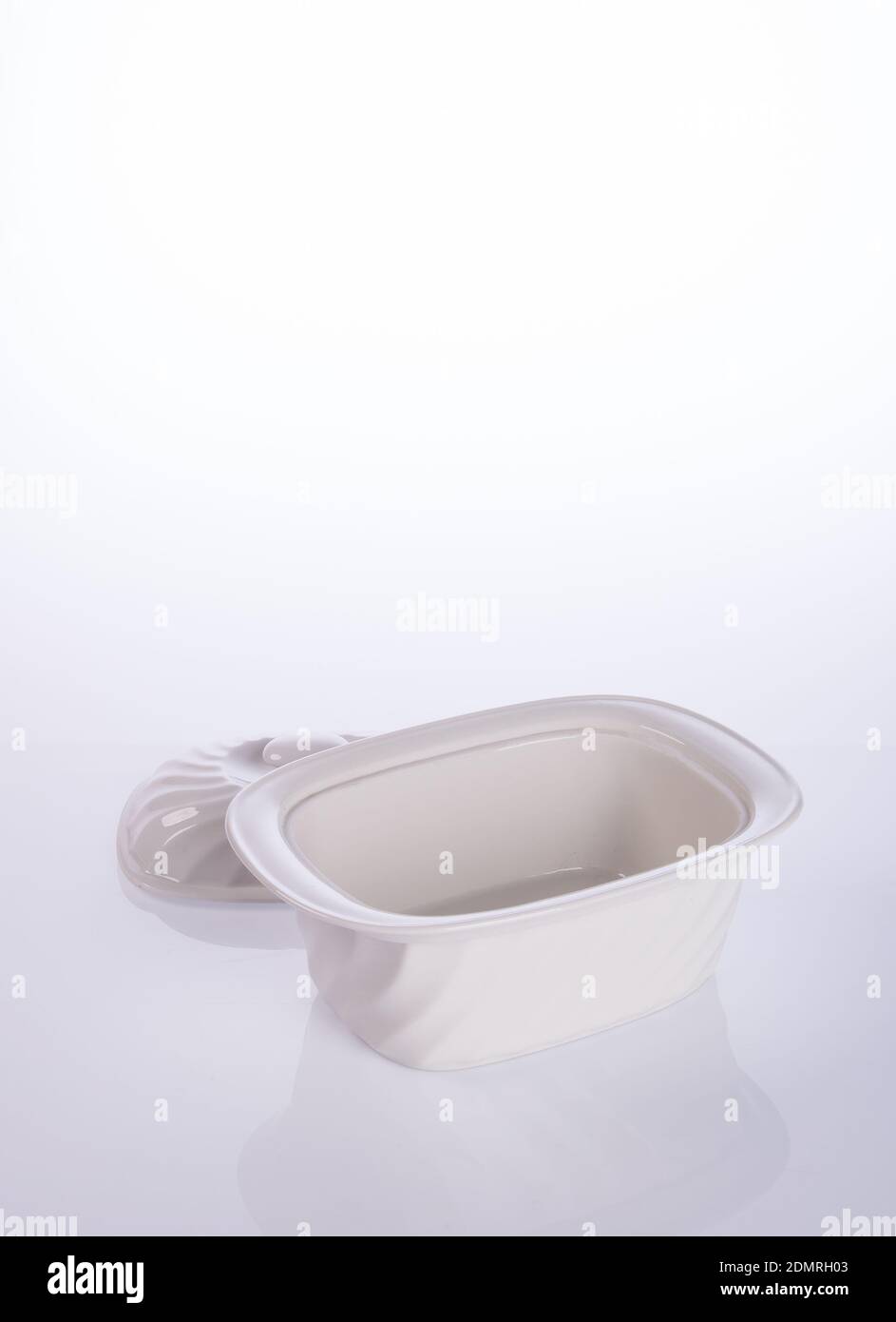 Empty casserole hi-res stock photography and images - Alamy