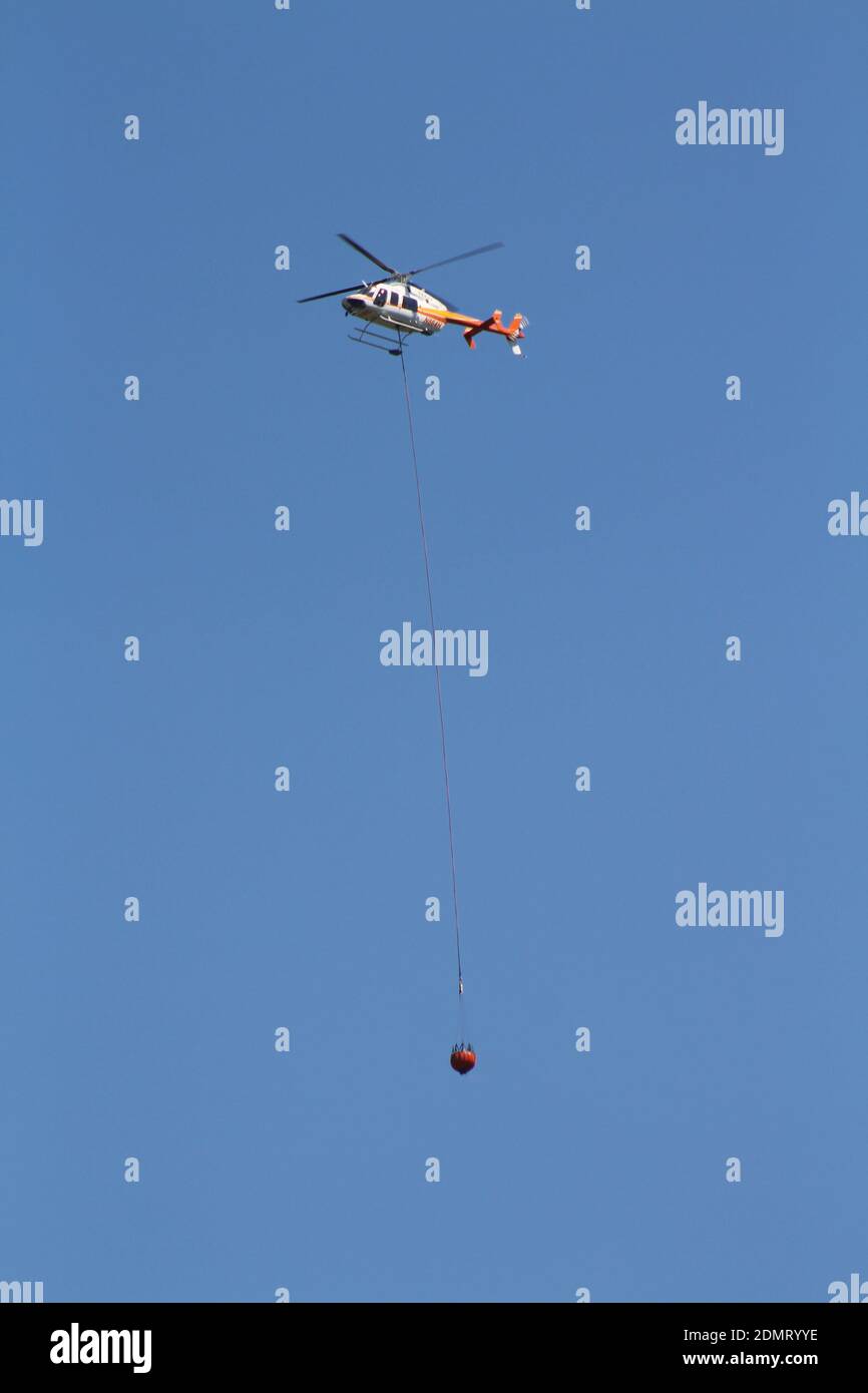 Helicopter hanging from helicopter hi-res stock photography and images ...