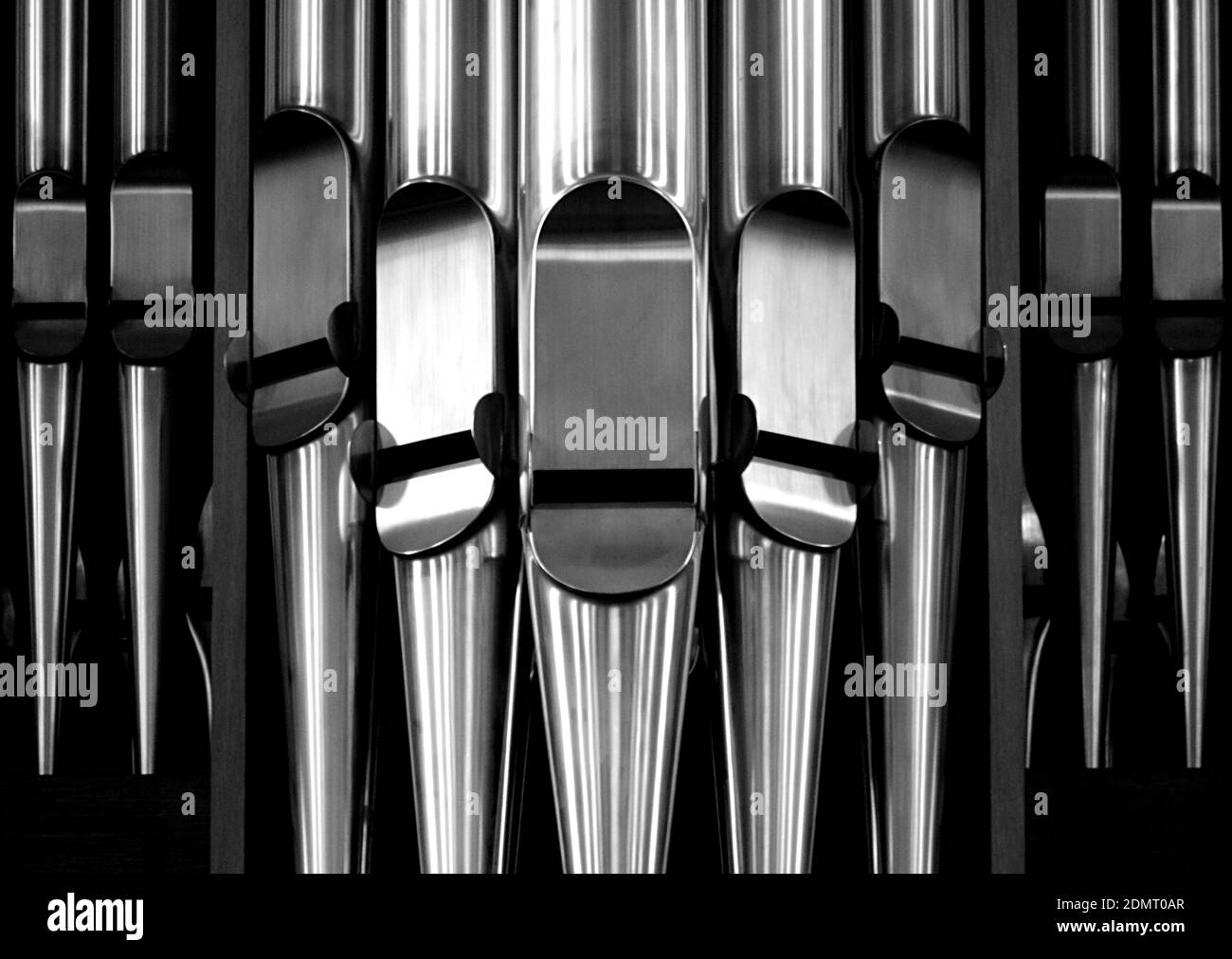 Black pipe organ hi-res stock photography and images - Alamy