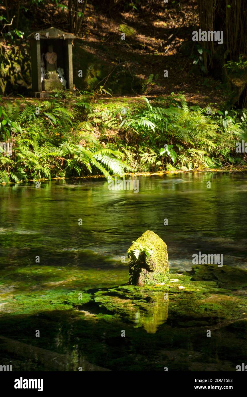The light source statue hi-res stock photography and images - Alamy