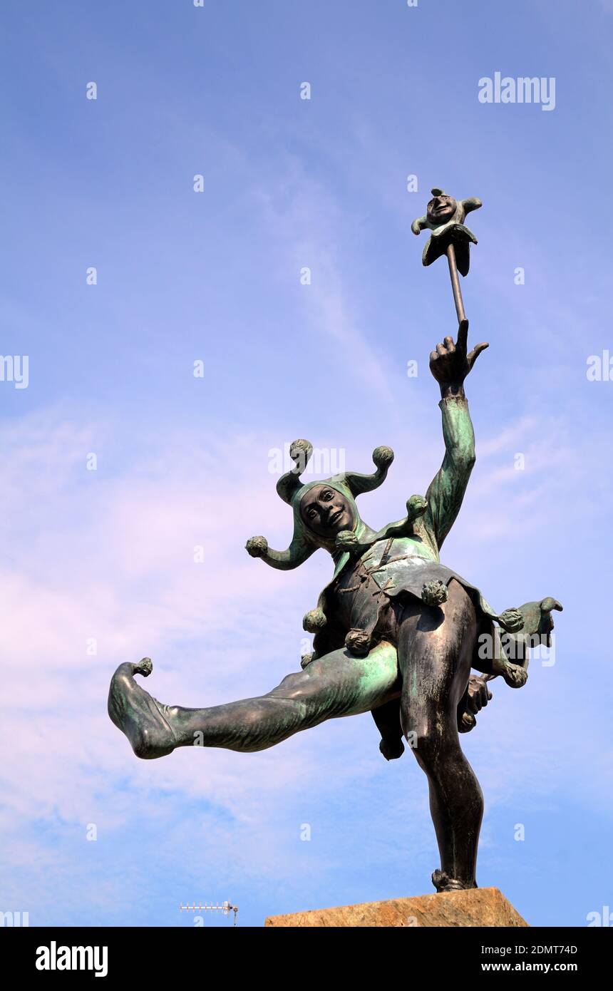 The Jester Sculpture by James Butler Stratford-upon-Avon Warwickshire ...
