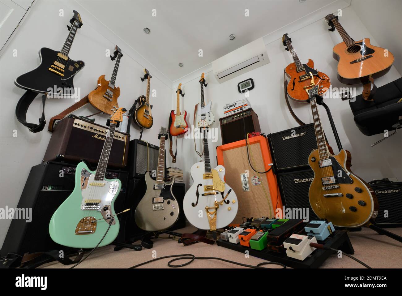 Different instrument exhibition hi-res stock photography and images - Alamy
