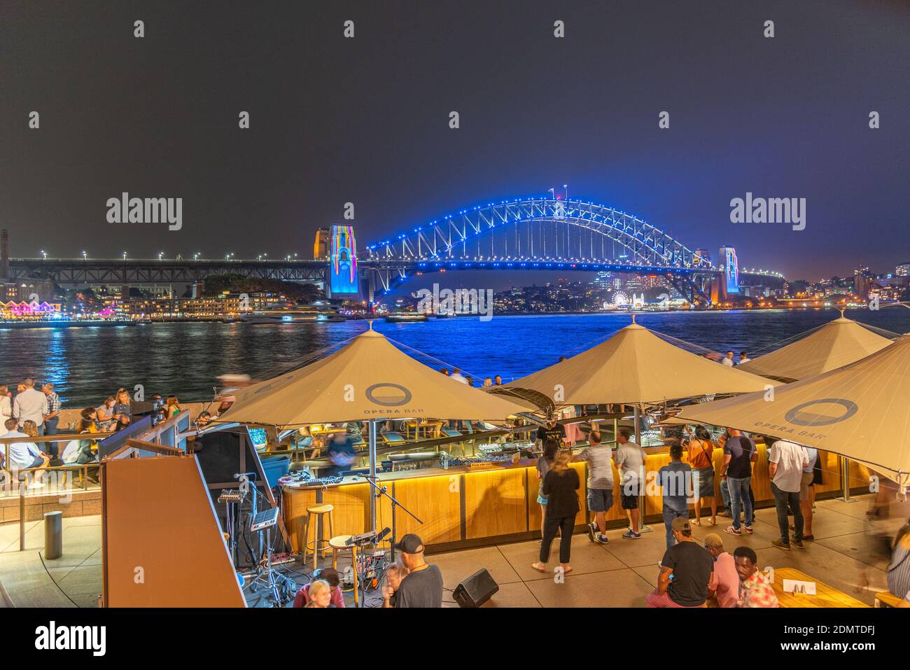 Waterfront restaurant circular sydney hi-res stock photography and ...