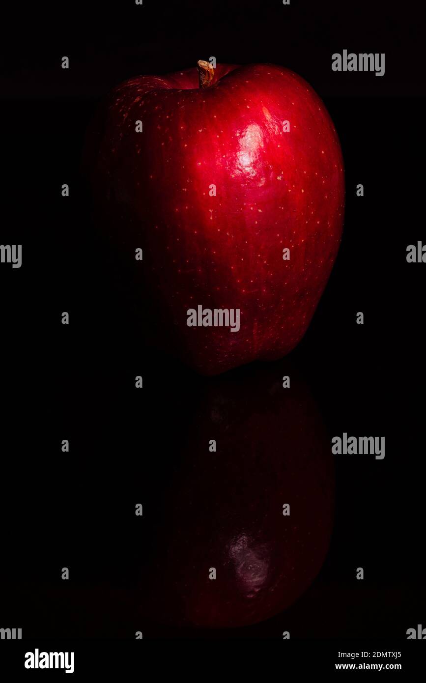 Red apple and reflection on black background Stock Photo - Alamy