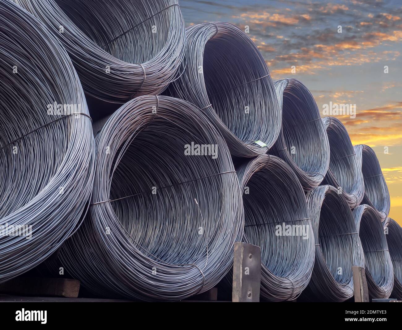 Pile of wire hi-res stock photography and images - Alamy