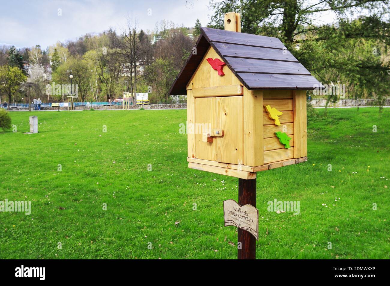 Public park little library hi-res stock photography and images - Alamy