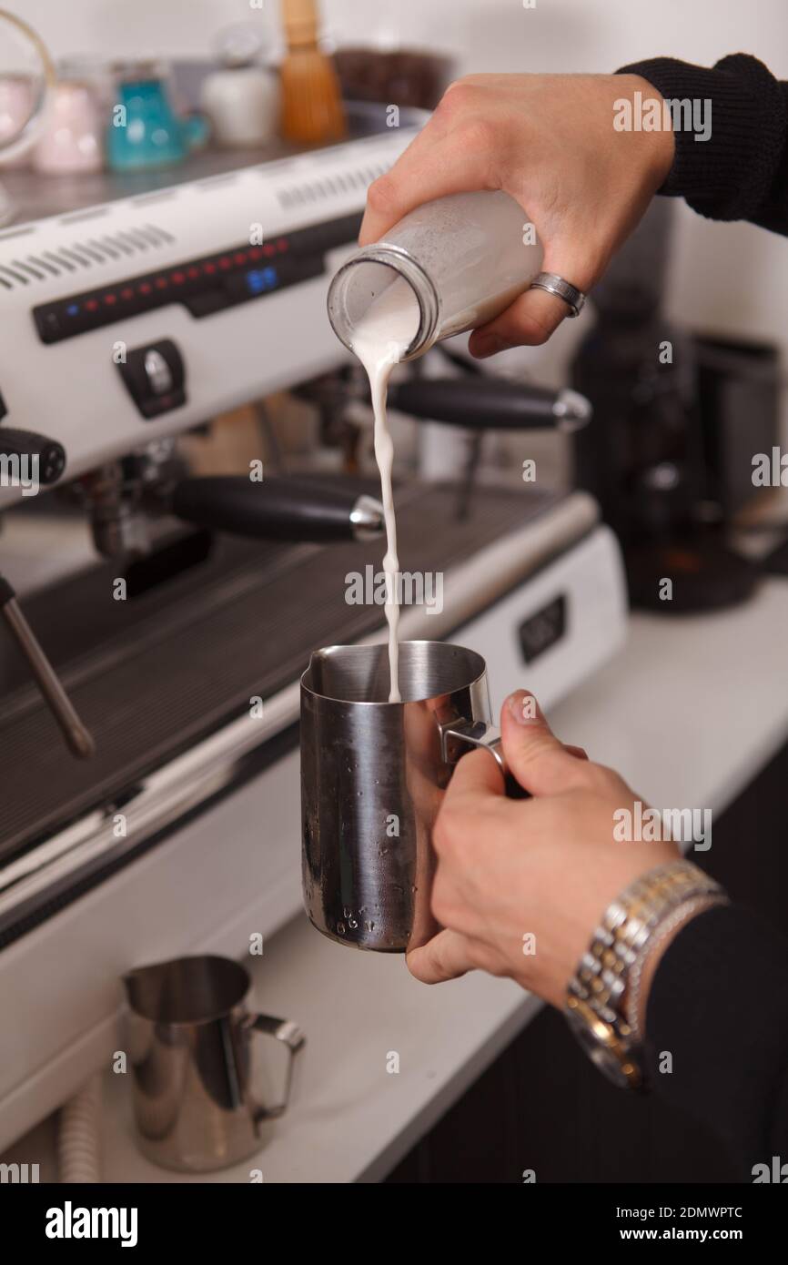 Pouring coffee diner hi-res stock photography and images - Alamy