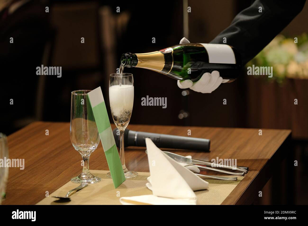 Hand pouring champagne hi-res stock photography and images - Alamy