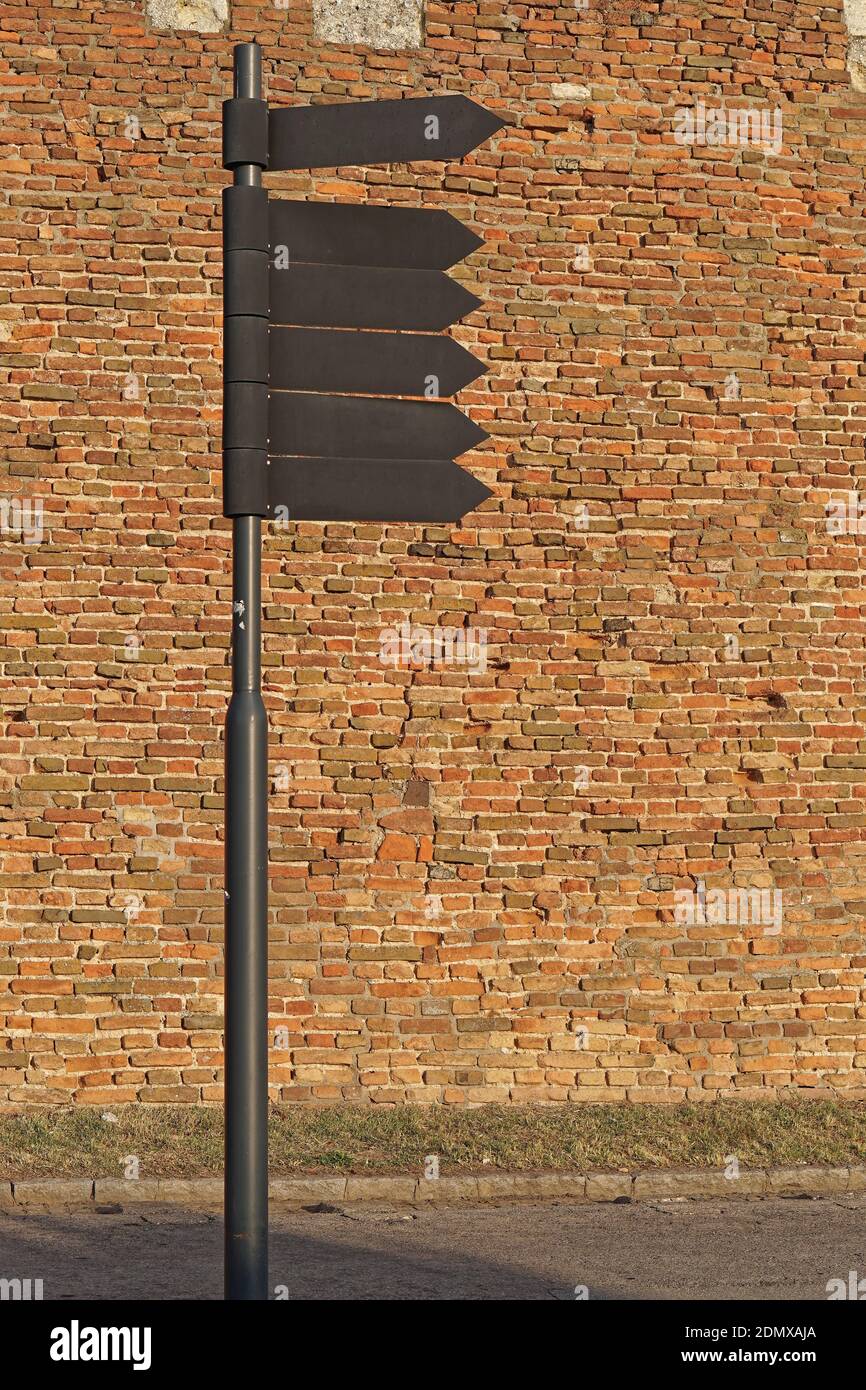 Black sign post hi-res stock photography and images - Alamy