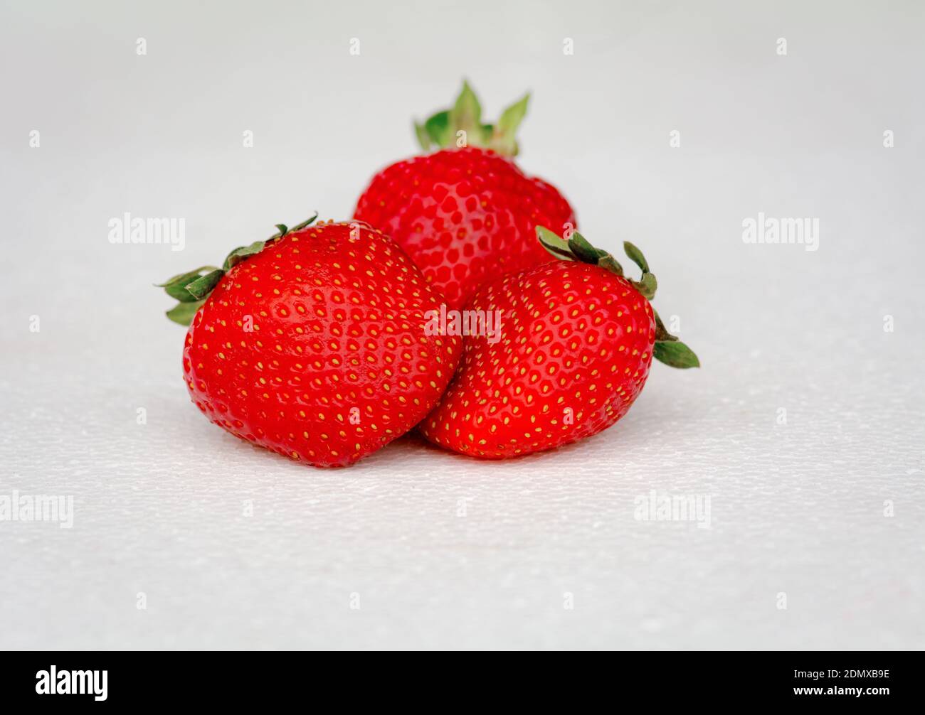 Strawberries texture close up hi-res stock photography and images - Alamy