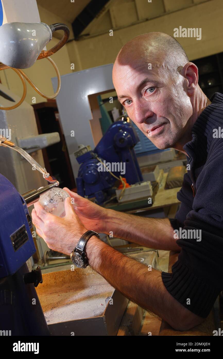 Andy Cope Master Copper Wheel engraver and work shop Stock Photo - Alamy