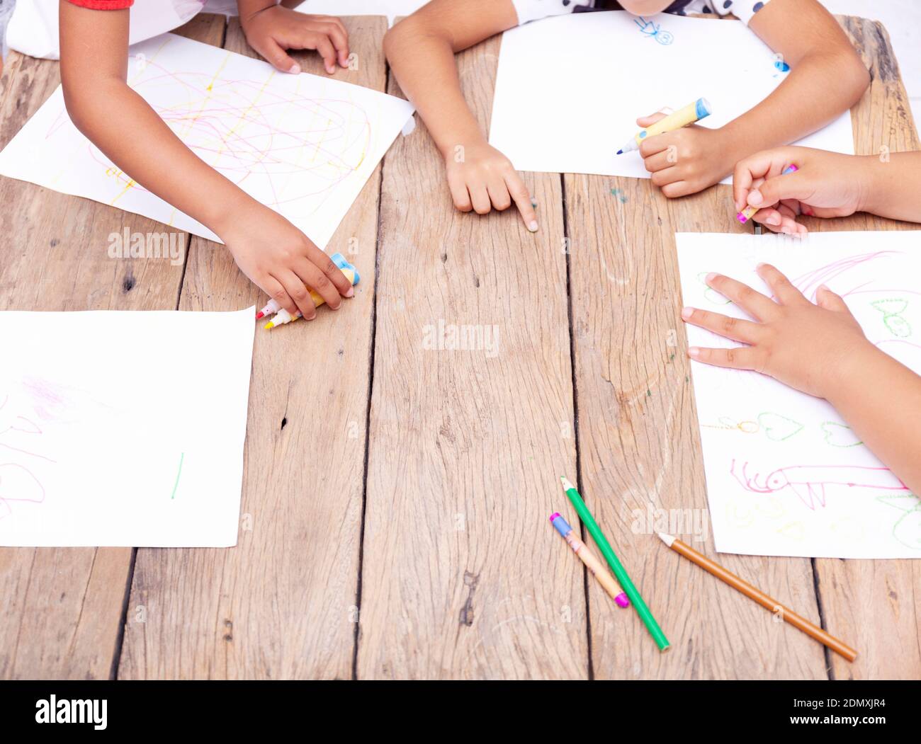 Children drawing pen hi-res stock photography and images - Alamy