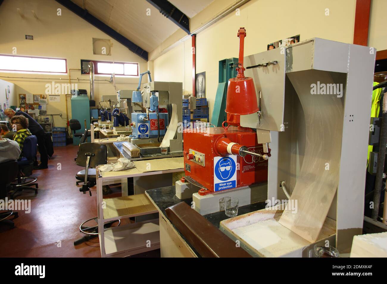 Andy Cope Master Copper Wheel engraver and work shop Stock Photo - Alamy