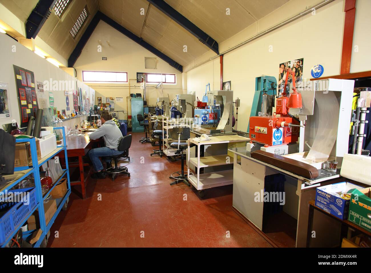 Andy Cope Master Copper Wheel engraver and work shop Stock Photo - Alamy