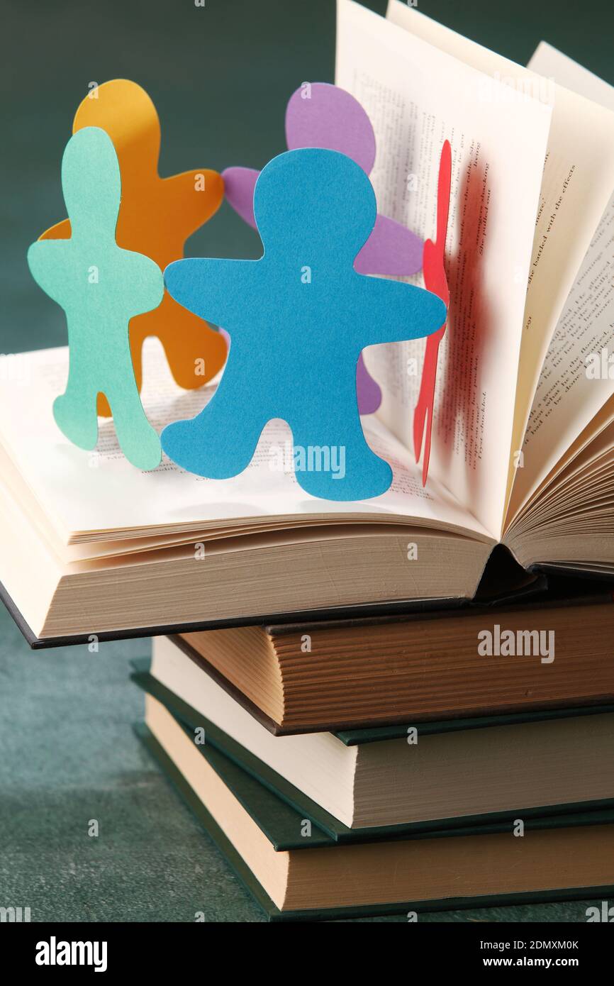School paper chain hi-res stock photography and images - Alamy