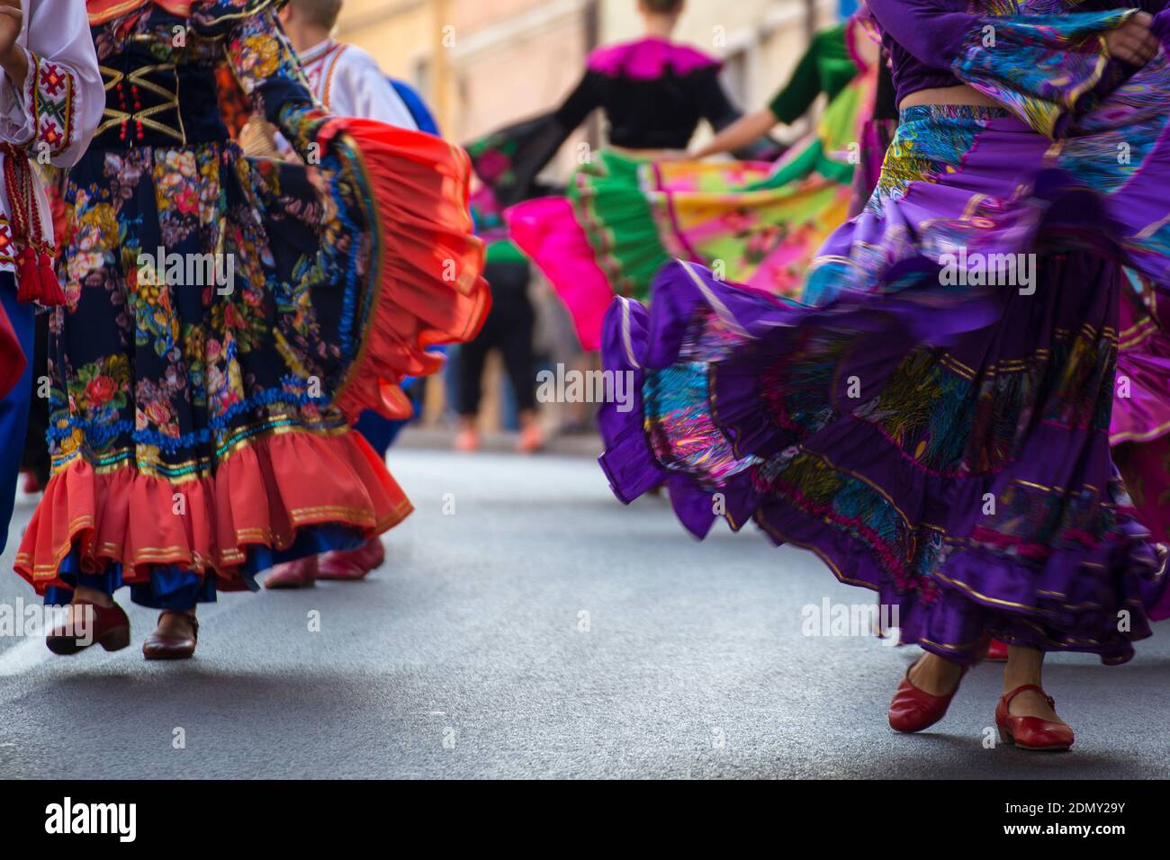 Dancing italy street hi-res stock photography and images - Alamy