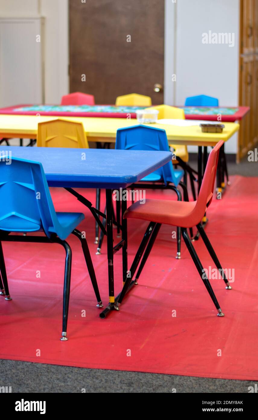 Classroom setting children hi-res stock photography and images - Alamy