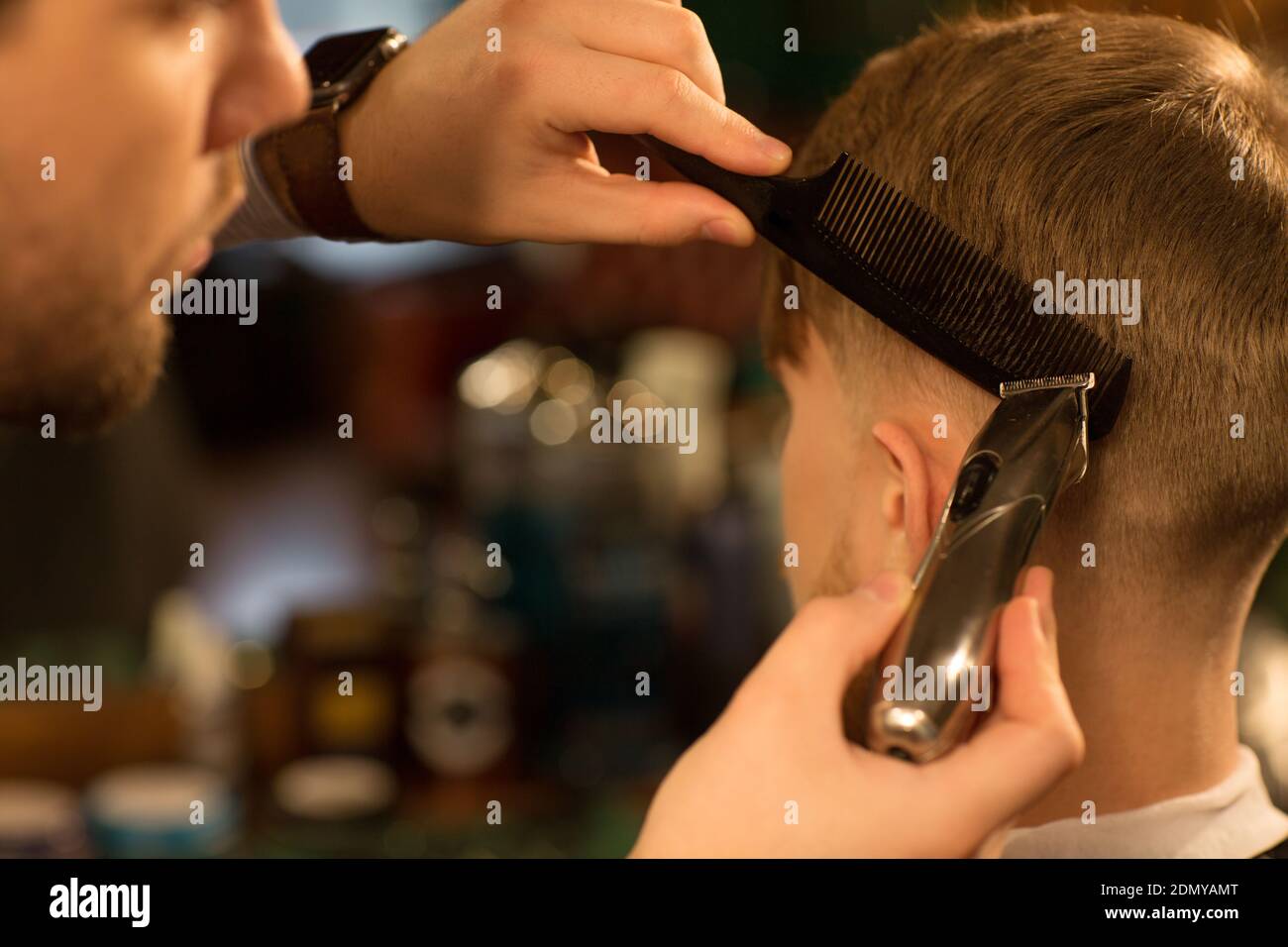 Close up cropped shot of a professional barber using comb and electric ...