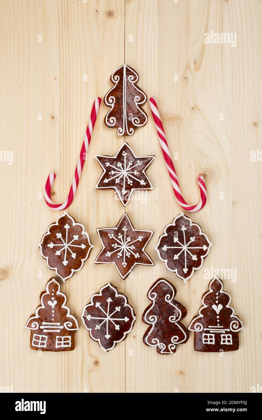 christmas tree made from gingerbread cookies Stock Photo - Alamy