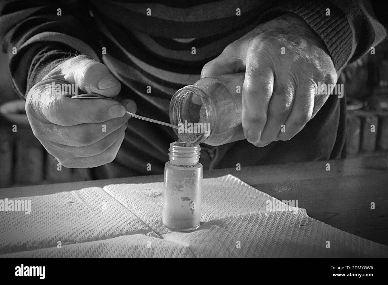 Pouring Powder High Resolution Stock Photography and Images - Alamy