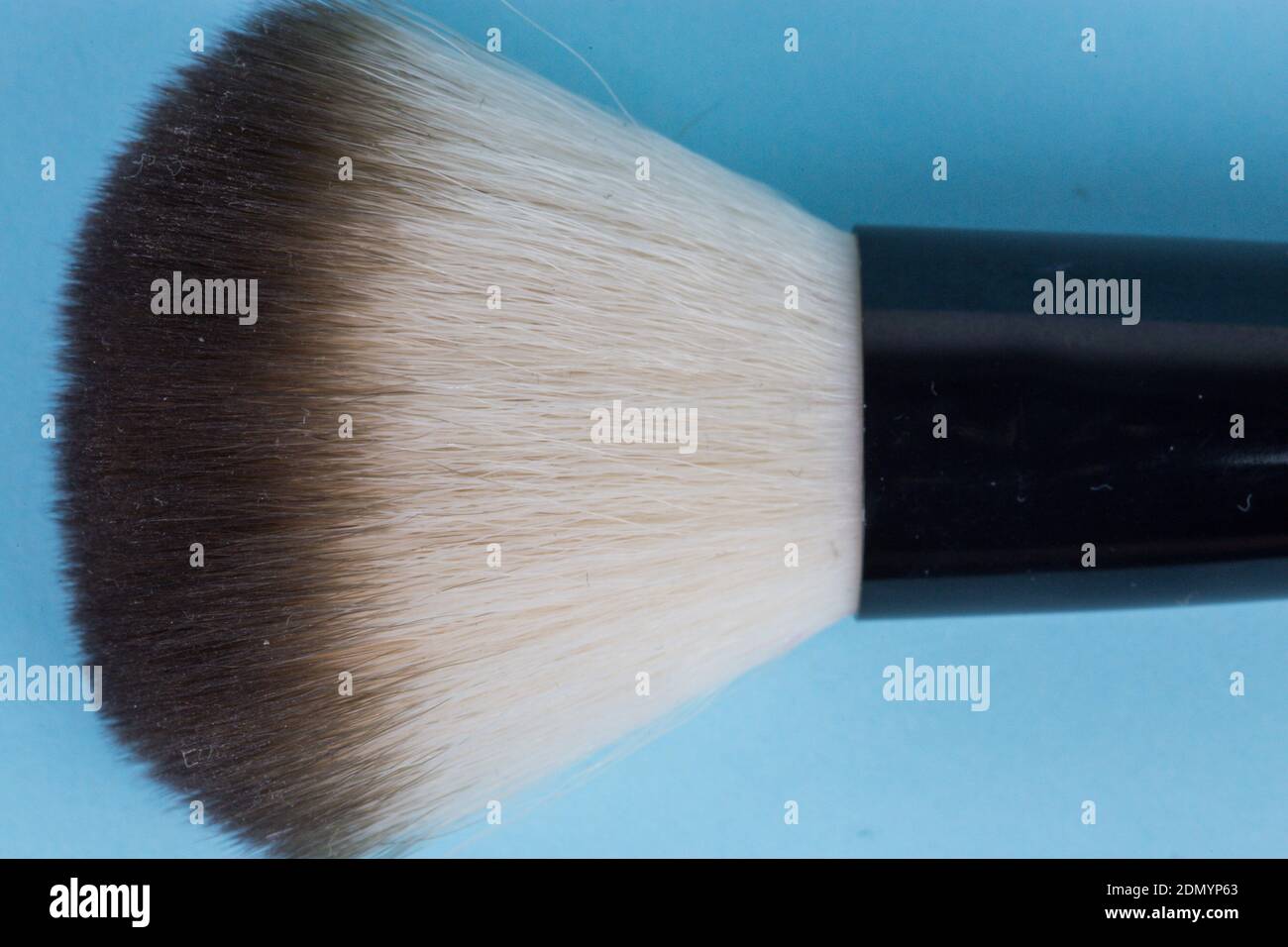 Eyeliner application hi-res stock photography and images - Alamy