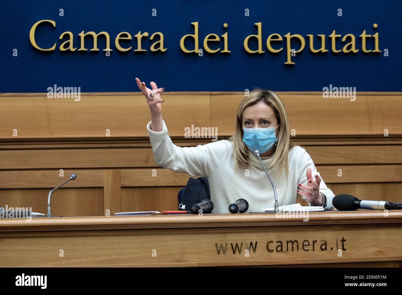 Giorgia meloni mask hi-res stock photography and images - Alamy