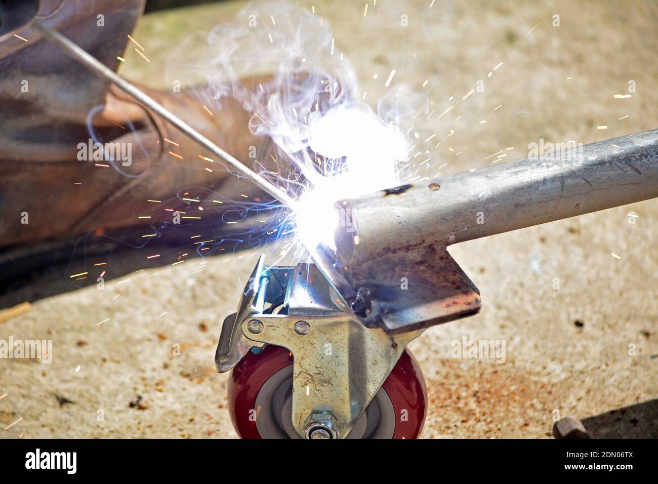Welding machine wheels hi-res stock photography and images - Alamy