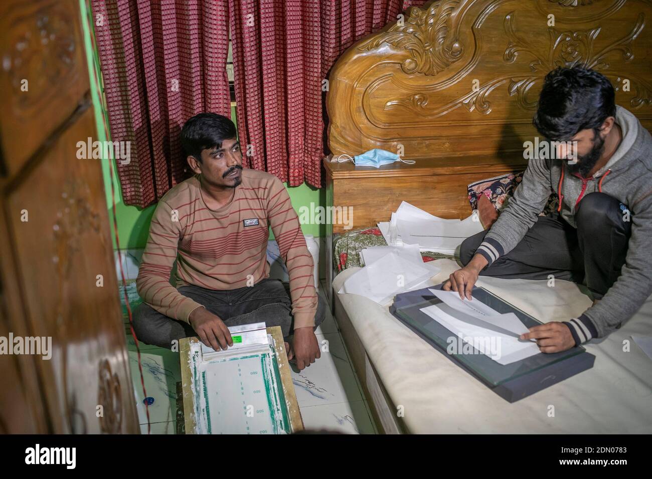 Police counterfeit money hi-res stock photography and images - Alamy