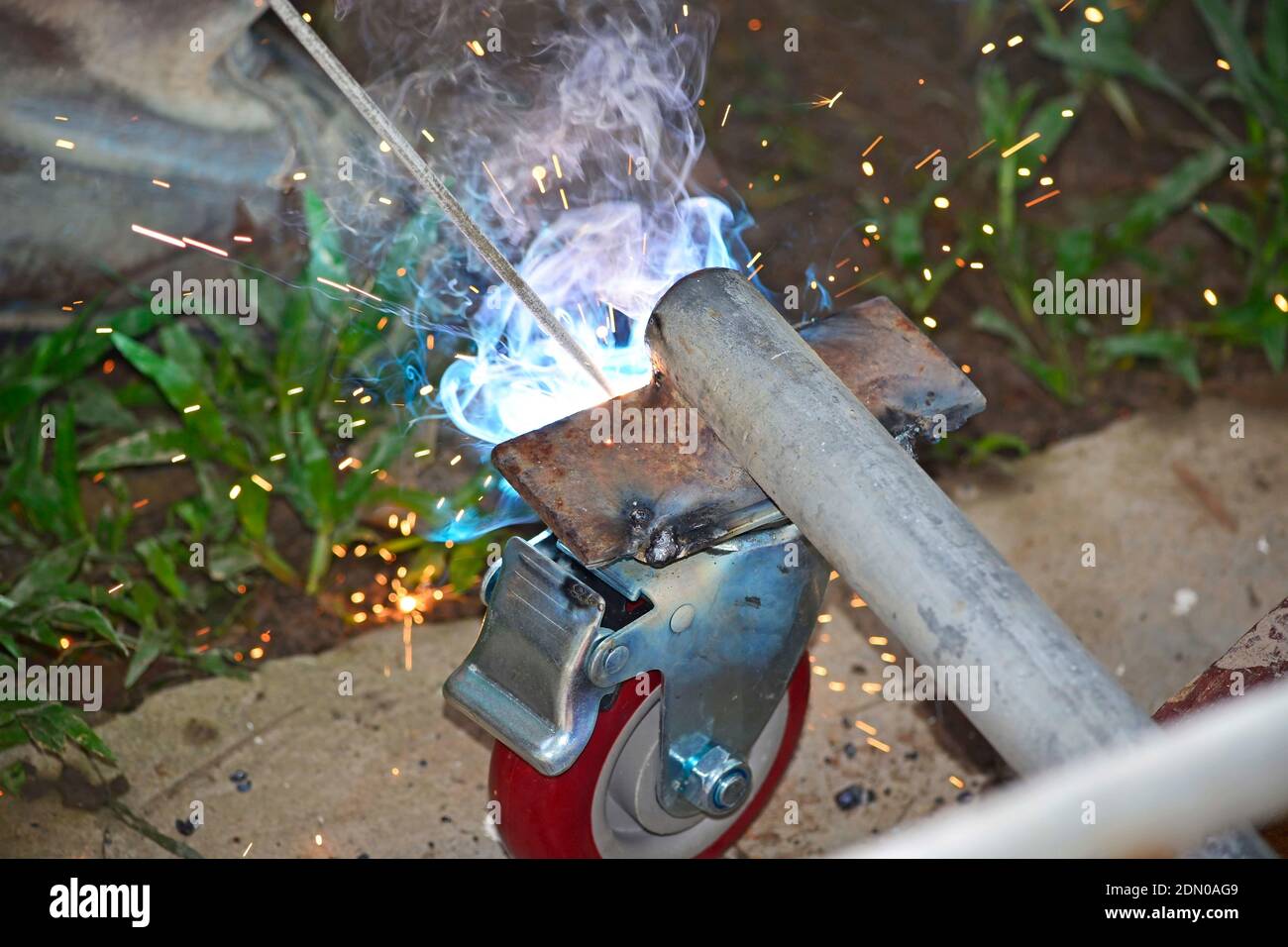 Welding machine wheels hi-res stock photography and images - Alamy