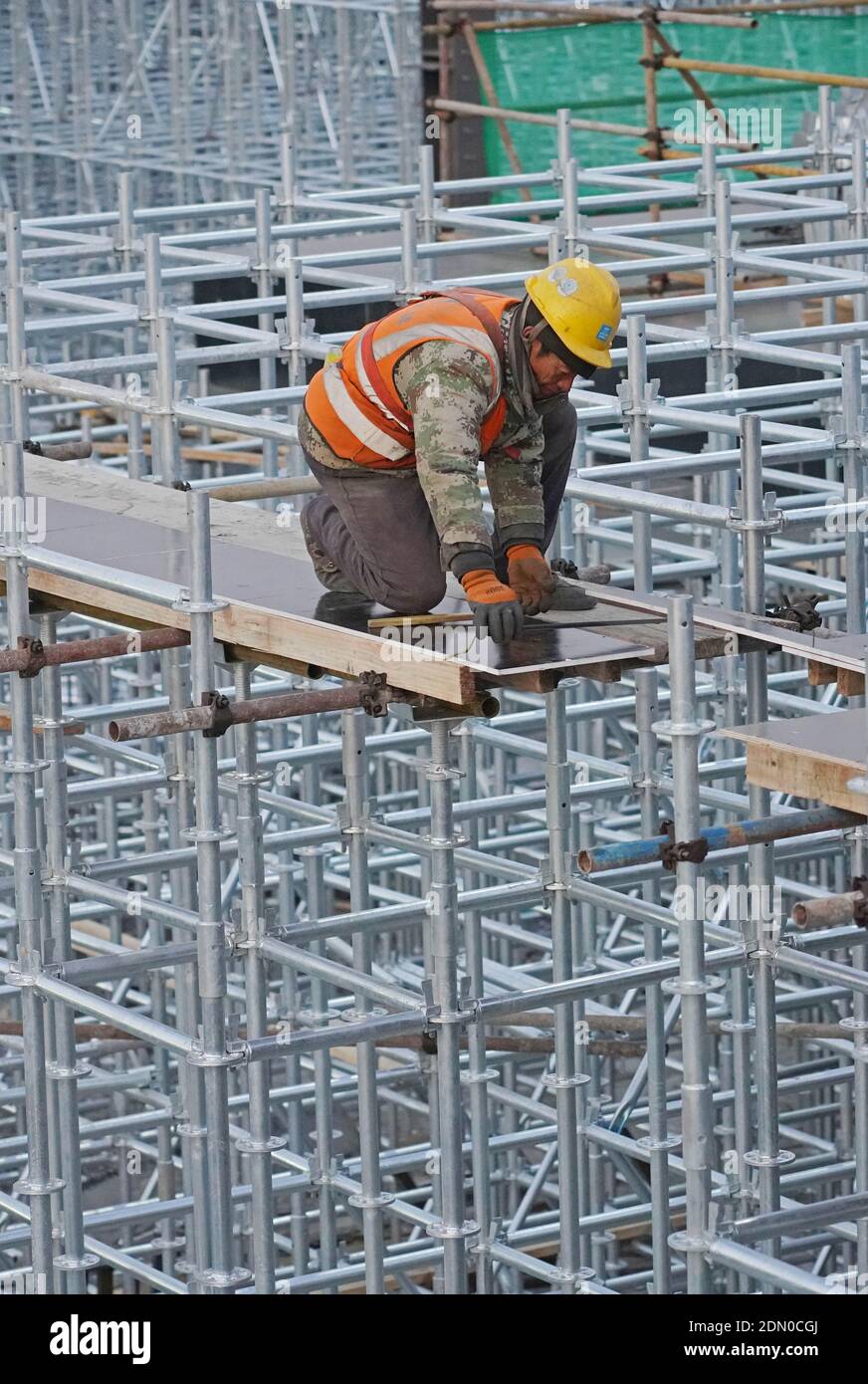 Pipe racks hi-res stock photography and images - Alamy