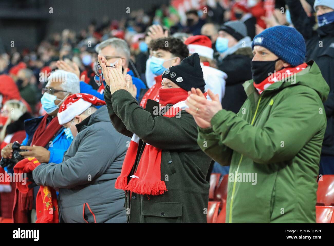 Liverpool fans clap just before kick-off Stock Photo - Alamy