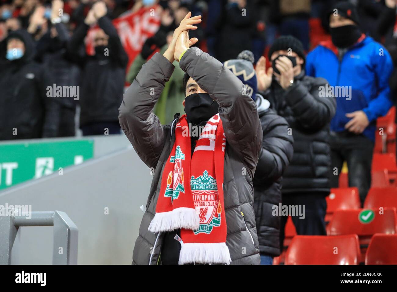 Liverpool fans clap just before kick-off Stock Photo - Alamy