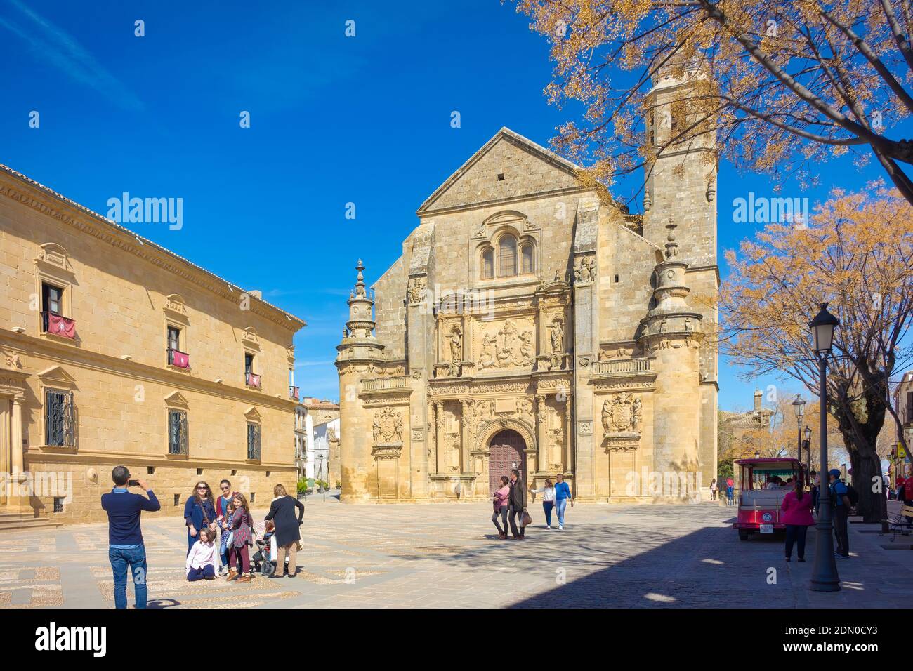 Main street and royal palace hi-res stock photography and images - Alamy