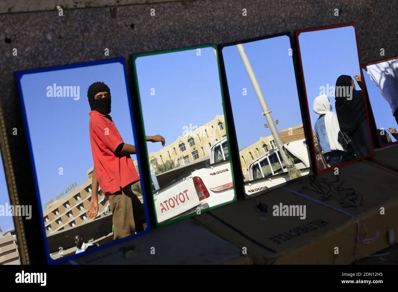 Sudan masks covid hi-res stock photography and images - Alamy