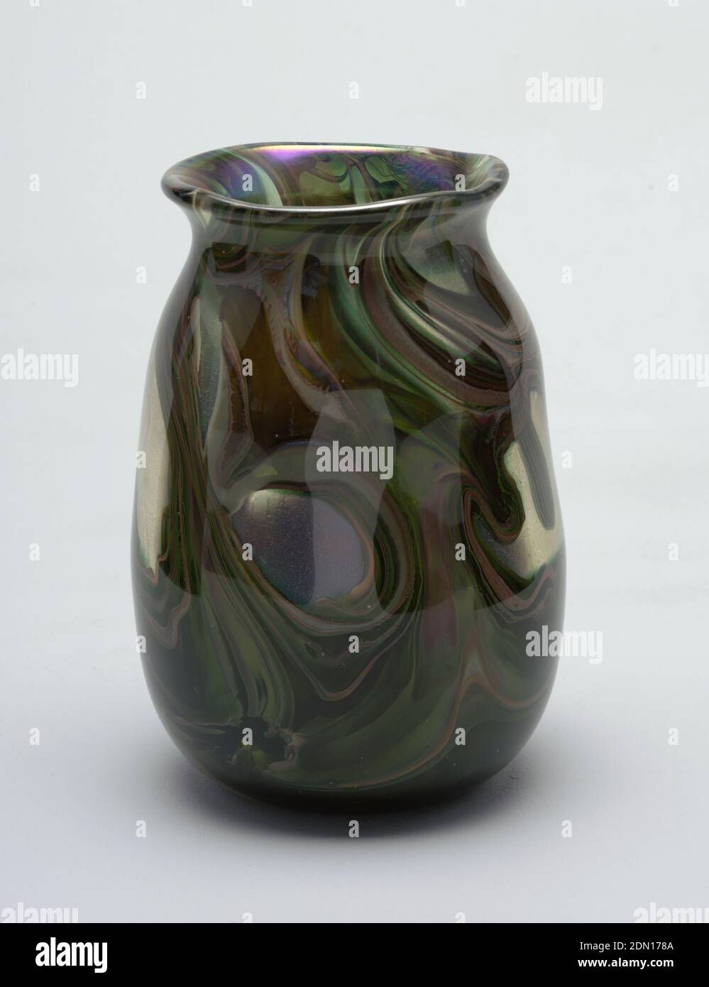 Wide open mouthed vase hi-res stock photography and images - Alamy