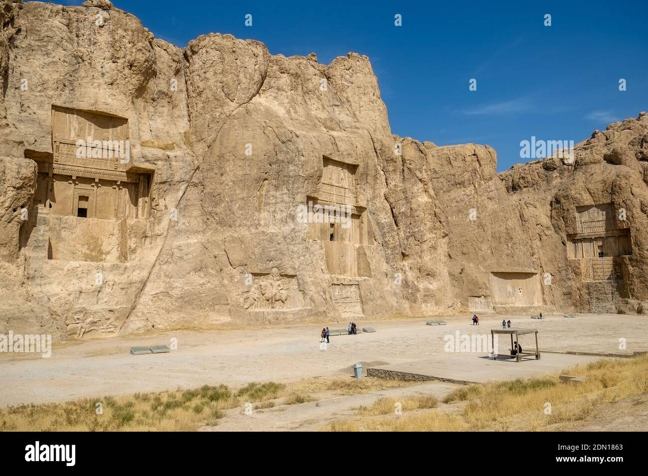 Iran naqsh e rustam tomb artaxerxes hi-res stock photography and images ...