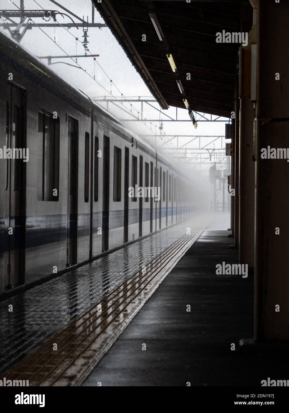 Train station platform rain hi-res stock photography and images - Alamy