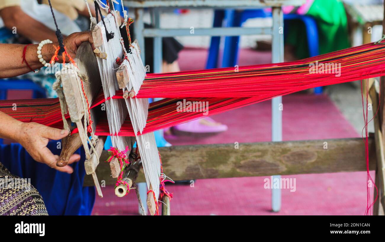 Hand holding cotton wool ball hi-res stock photography and images - Alamy