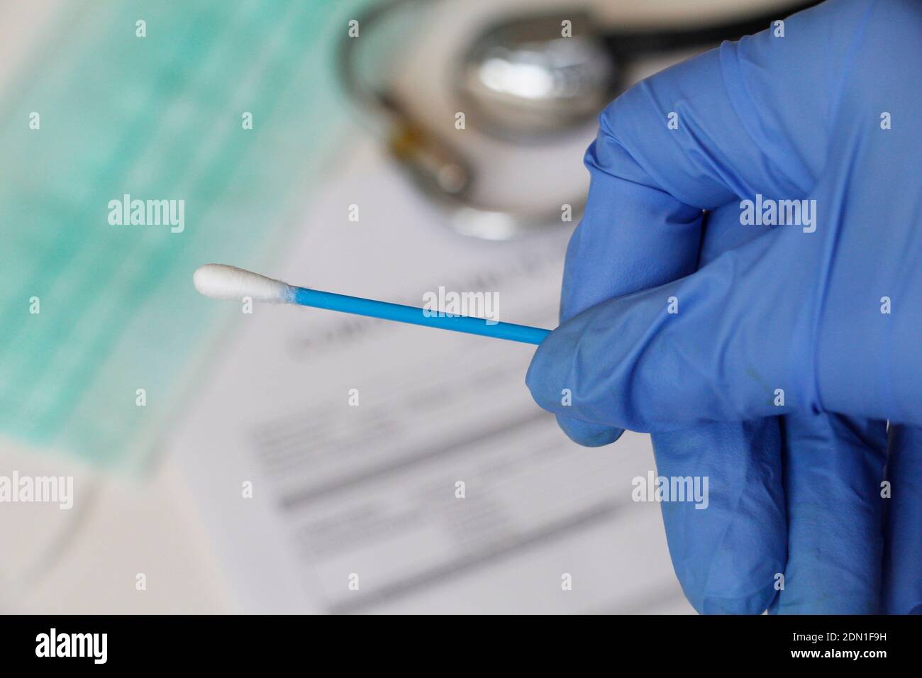 Flu swab hi-res stock photography and images - Alamy