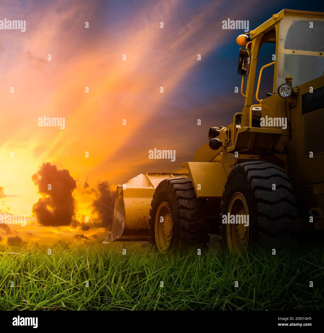 Old motor grader hi-res stock photography and images - Alamy