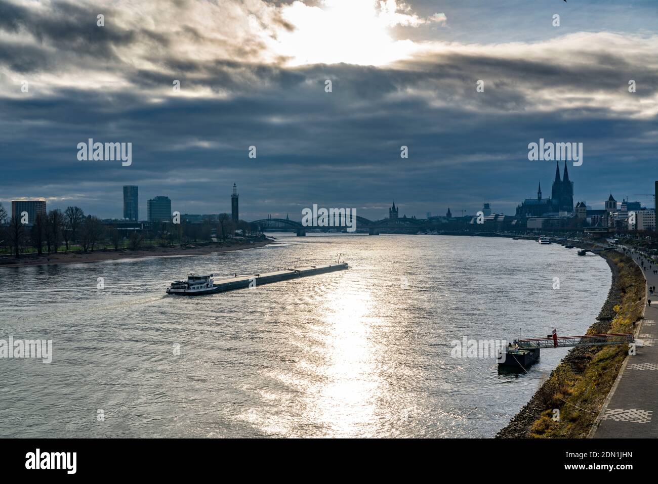 Skyline of Cologne, on the Rhine, view from the Zoobrücke bridge to the ...