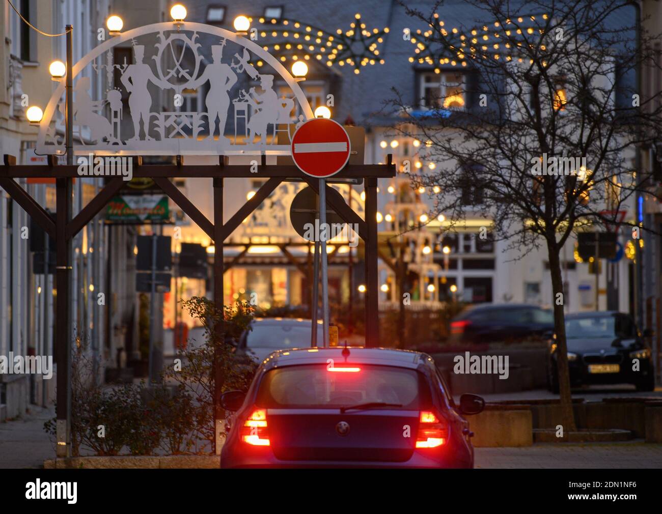 Aue, Germany. 17th Dec, 2020. The streets of the town in the ...