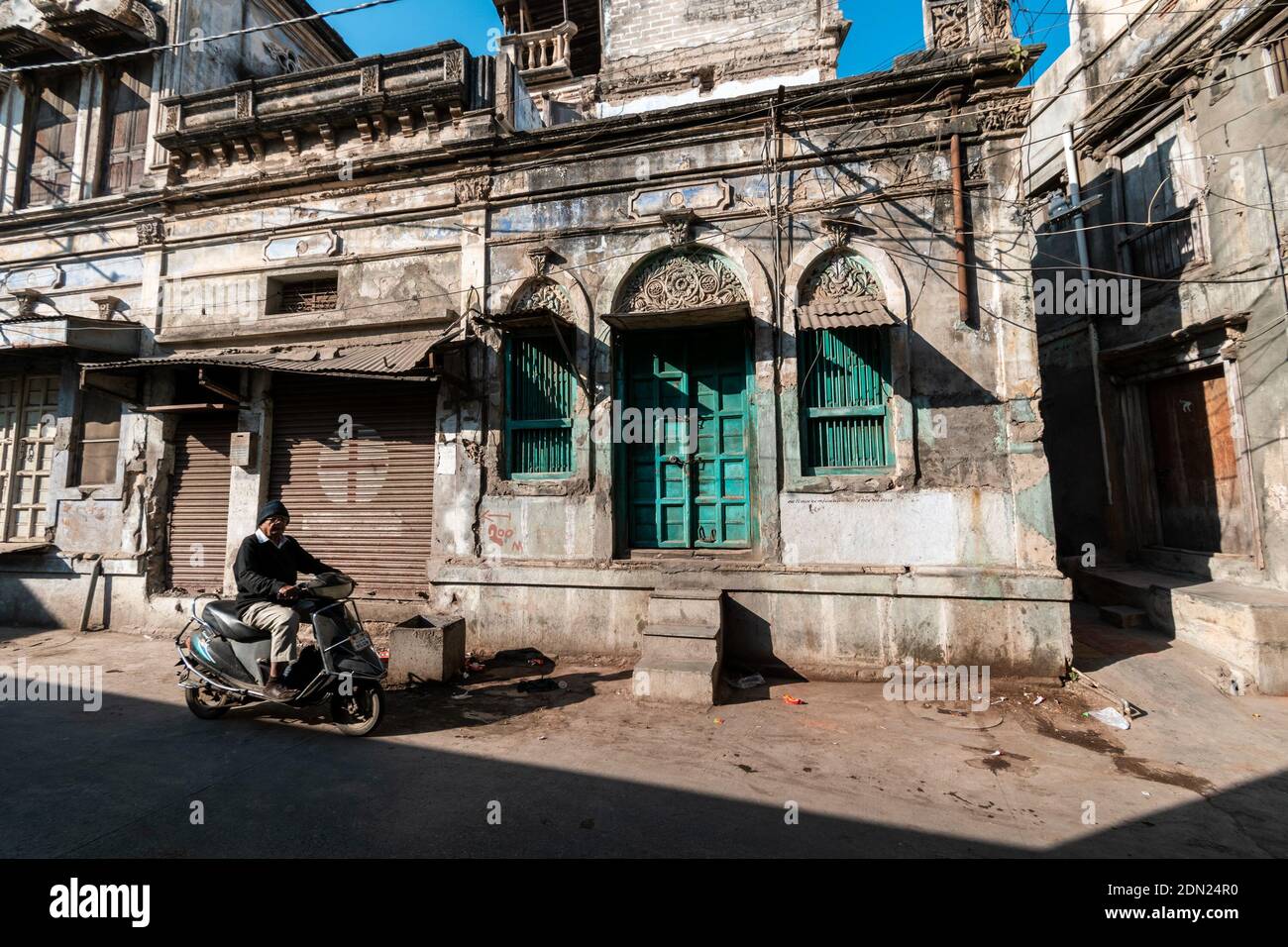 Jamnagar, Gujarat, India - December 2018: Old, decaying, vintage houses ...