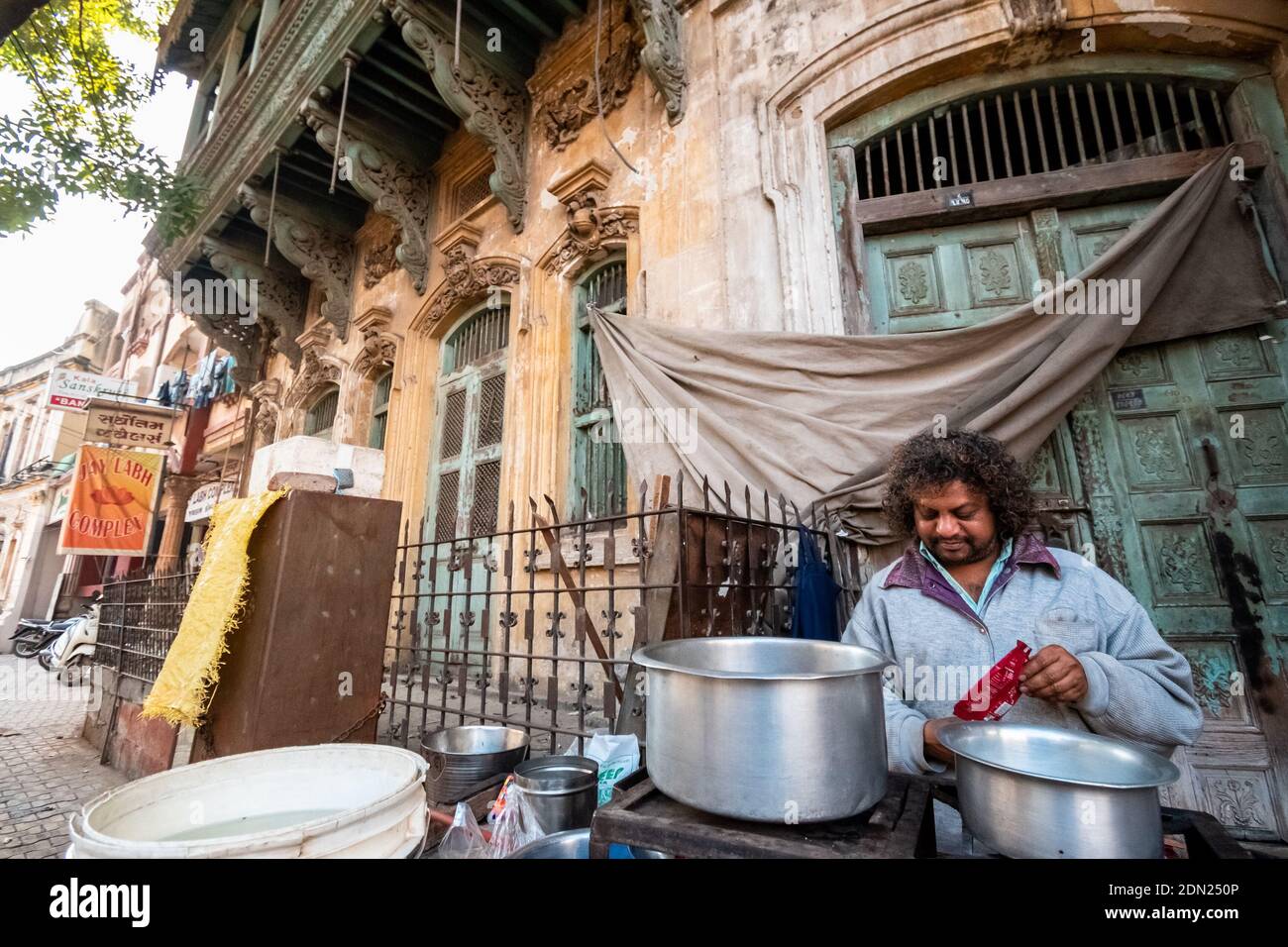 Roadside tea stall hi-res stock photography and images - Alamy